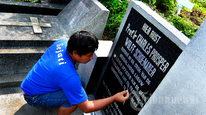 Merawat Makam Charles Prosper Wolff Schoemaker sang Arsitek Bandung ...