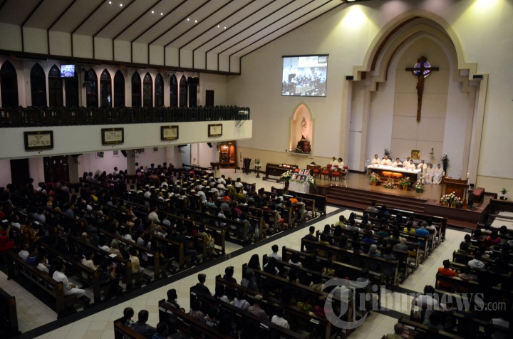 Misa Dan Doa Lintas Iman Peringatan Bom Gereja Di Surabaya Foto 4