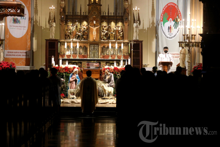 Misa Malam Natal di Gereja Katedral, Foto 1 #1952182 - TribunNews.com