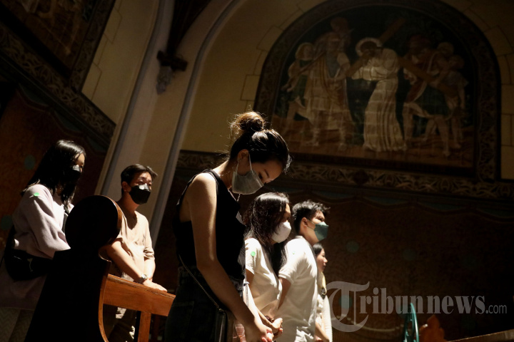 Misa Malam Natal di Gereja Katedral, Foto 6 #1952187 - TribunNews.com