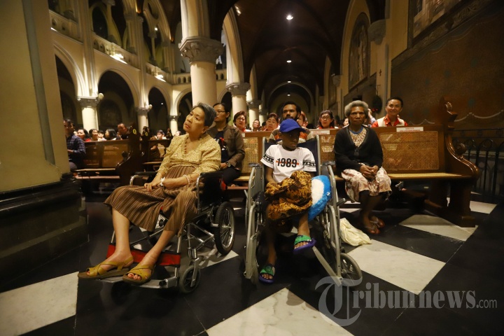 Misa Malam Natal Gereja Katedral Jakarta, Foto 4 #1782149 - TribunNews.com