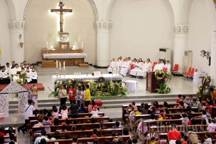 Misa Natal di Gereja Katedral Semarang Berlangsung Khidmat, Foto 3 #1827490 - TribunNews.com