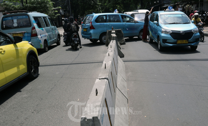 Mobil dan Motor Putar Balik Rambu Lalin Tidak Ada, Foto 3 #1956884 ...