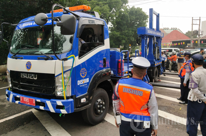 Mobil Derek Otomatis Hidrolik Milik Dishub Kota Bandung, Foto 1 ...