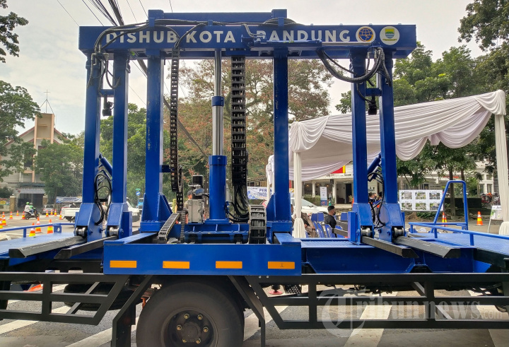 Mobil Derek Otomatis Hidrolik Milik Dishub Kota Bandung, Foto 4 ...