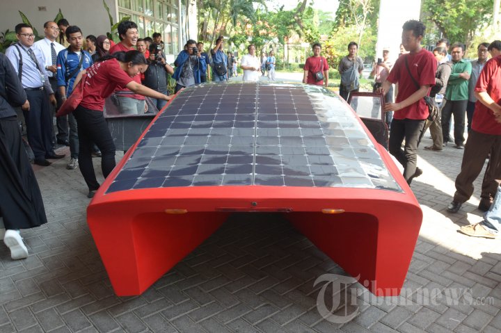 Mobil Listrik Tenaga Surya Buah Karya ITS Surabaya, Foto 2 #1613935 ...