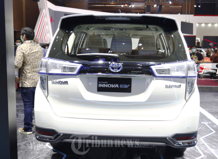 Mobil Listrik Toyota Kijang Innova EV Concept di Pameran IIMS Hybrid ...