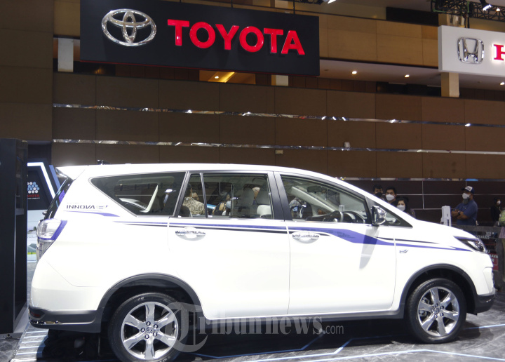Mobil Listrik Toyota Kijang Innova EV Concept di Pameran IIMS Hybrid ...