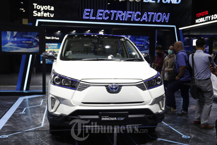 Mobil Listrik Toyota Kijang Innova EV Concept di Pameran IIMS Hybrid ...