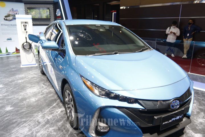 Mobil Listrik Toyota Kijang Innova EV Concept di Pameran IIMS Hybrid ...