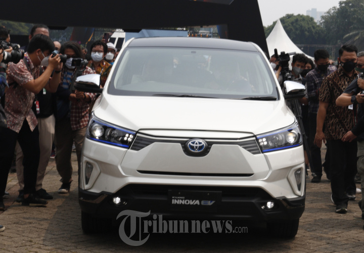 Mobil Listrik Toyota Kijang Innova EV Concept di Pameran IIMS Hybrid ...