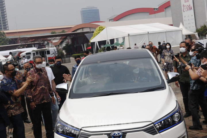 Mobil Listrik Toyota Kijang Innova EV Concept di Pameran IIMS Hybrid ...