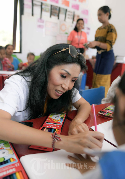Momen Hari Anak Nasional, Selebgram Wanda Ponika Bangun Sekolah di NTT ...
