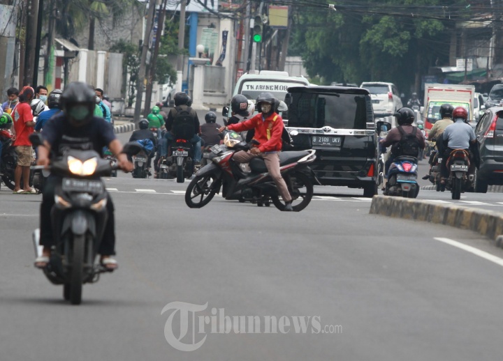 Motor Melawan Arus di Jalan Brigjen Katamso Jakarta, Foto 1 #1875210 ...