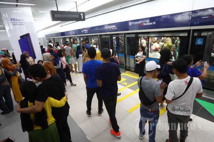 MRT Jakarta Resmi Beroperasi, Foto 6 #1792165 - TribunNews.com