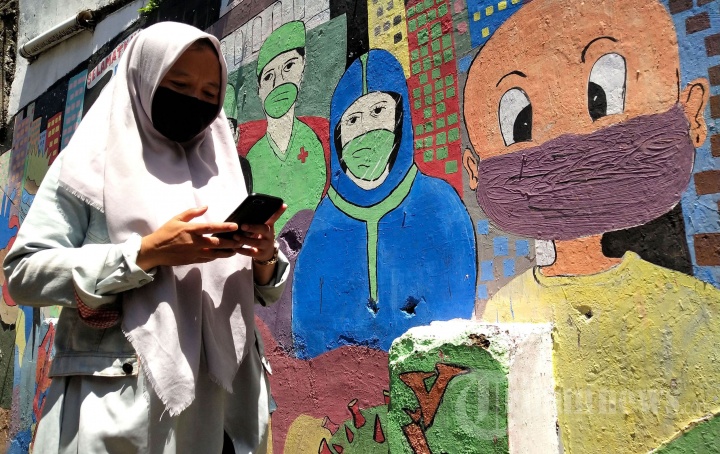Mural Selamatkan Bumi Kita dari Corona di Kota Bandung, Foto 2 #1867526 ...