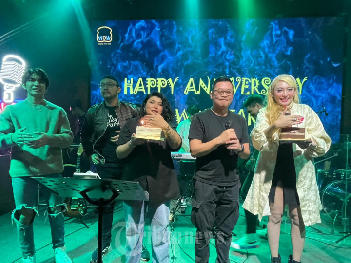 Nania Idol Garap Pentas Musik di HUT ke-2 Warunk WOW KWB Jakarta, Foto ...