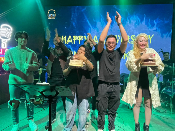 Nania Idol Garap Pentas Musik di HUT ke-2 Warunk WOW KWB Jakarta, Foto ...