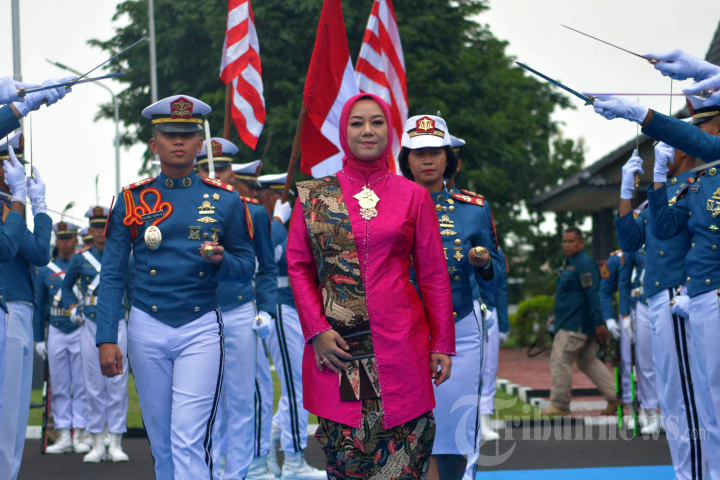 Ny Fera Muhammad Ali Dikukuhkan sebagai Ibu Taruna AAL, Foto 7 #1956532 ...