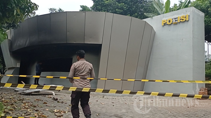 Olah TKP Pembakaran Pospol Pejompongan , Foto 6 #1920237 - TribunNews.com