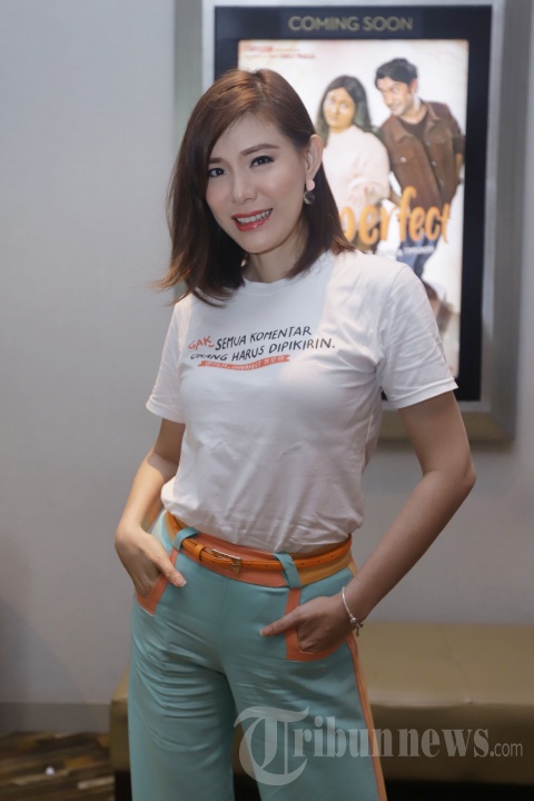 Olga Lydia Bermain dalam Film Imperfect, Foto 3 #1825783 - TribunNews.com