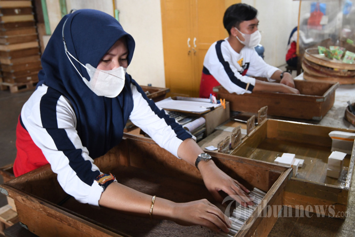 Pabrik Rokok Gajah Baru Serap Tenaga Kerja Lokal, Foto 3 #1956226 ...