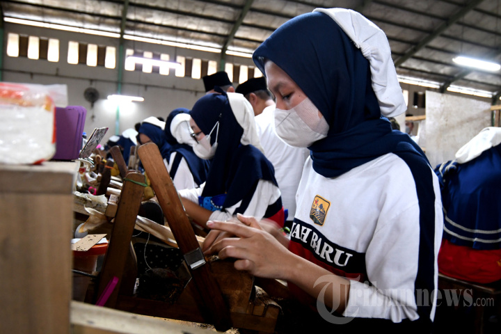 Pabrik Rokok Gajah Baru Serap Tenaga Kerja Lokal, Foto 5 #1956228 ...