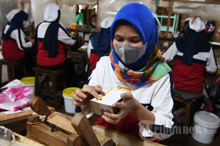Pabrik Rokok Gajah Baru Serap Tenaga Kerja Lokal, Foto 6 #1956229 ...