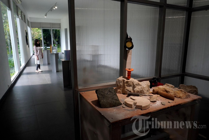 Pameran Tunggal Gabriel Aries Setiadi Bertajuk Poetical Urgency, Foto 2 #1999782 - TribunNews.com