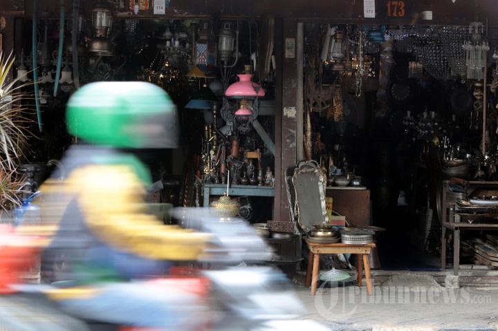 Pamor Pasar Barang Antik Jalan Surabaya yang Kian Redup, Foto 13 ...