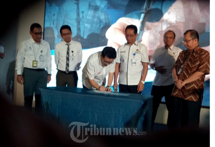 Pande Putu Kenalkan Seragam Baru Karyawan Perum PPD, Foto 5 #1806140 ...