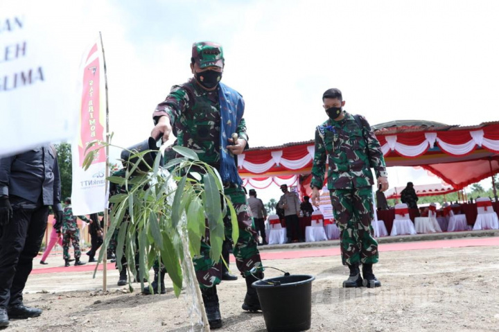 Panglima TNI dan Kapolri Resmikan Perumahan Brimob di Labuan Bajo, Foto 2 #1900139 - TribunNews.com