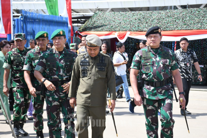Panglima TNI Lepas Keberangkatan Yonif 721/Makassau dan Yonif 62, Foto ... Panglima TNI Lepas Keberangkatan Yonif 721/Makassau dan Yonif 62, Foto ...