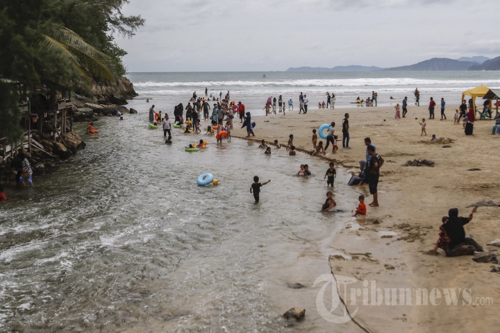 Pantai Lhoknga di Aceh Besar Ramai Pengunjung, Foto 5 #1853184 ...