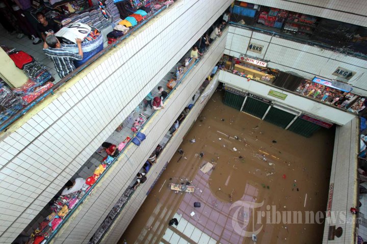 Pasar Cipulir Terendam Banjir, Foto 1 #1591420 - TribunNews.com