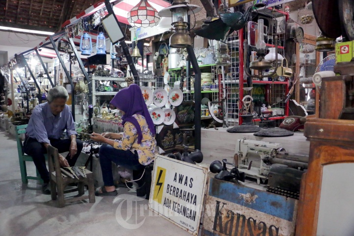 Pasar Klitikan Barang Antik Semarang, Foto 5 #1798594 - TribunNews.com