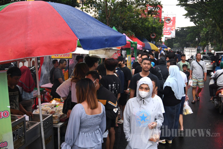 Pasar Takjil Suhat Kota Malang, Foto 4 #1961247 - TribunNews.com