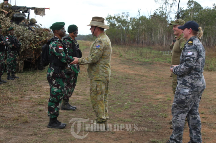Pasukan TNI Para Raider 501 Terjun Dari Langit Australia, Foto 4 ...