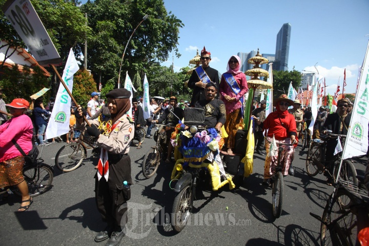 Pawai Bunga Gelaran Surabaya Vaganza, Foto 1 #1750317 - TribunNews.com