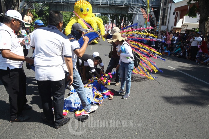 Pawai Bunga Gelaran Surabaya Vaganza, Foto 6 #1750322 - TribunNews.com