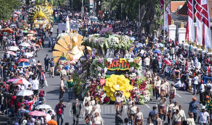 Pawai Bunga Gelaran Surabaya Vaganza, Foto 9 #1750325 - TribunNews.com