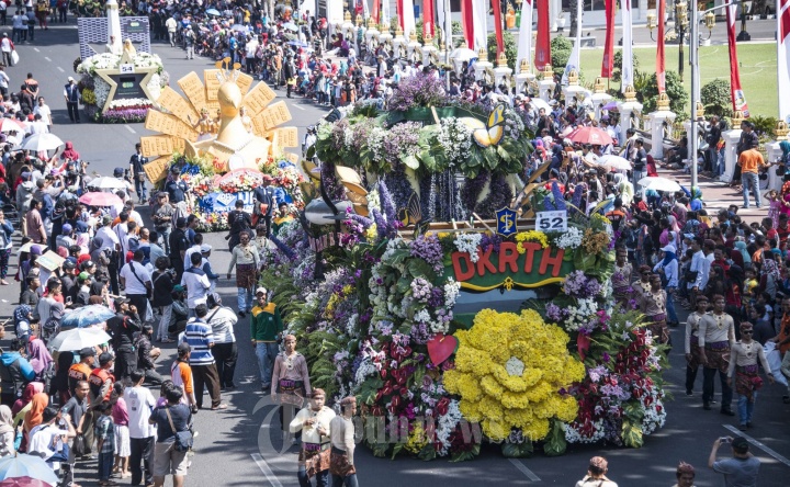 Pawai Bunga Gelaran Surabaya Vaganza, Foto 12 #1750328 - TribunNews.com