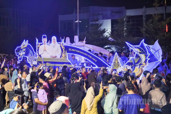 Pawai Mobil Hias Ramaikan Malam Takbiran di Batam, Foto 4 #1964114 ...
