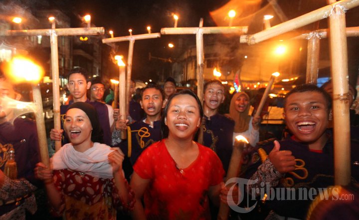 Pawai Obor Peringati 70 Tahun Bandung Lautan Api, Foto 1 #1644872 ...
