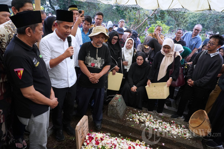 Pemakaman Budayawan Sunda Uu Rukmana, Foto 4 #1991699 - TribunNews.com