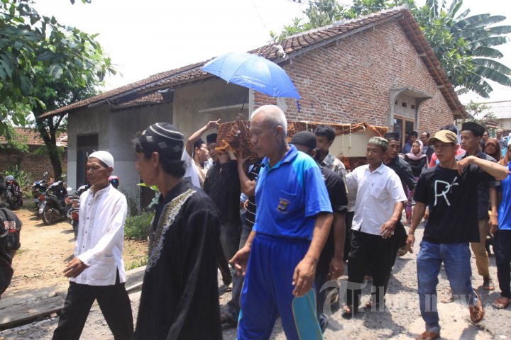 Pemakaman Febri Andriansyah alias Mayang Prasetyo, Foto 9 #1396971 ...