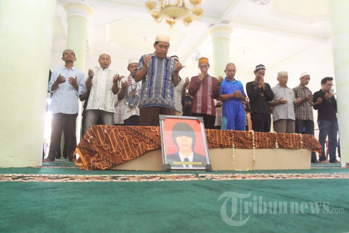 Pemakaman Febri Andriansyah alias Mayang Prasetyo, Foto 12 #1397001 ...
