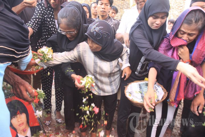 Pemakaman Febri Andriansyah alias Mayang Prasetyo, Foto 16 #1397041 ...