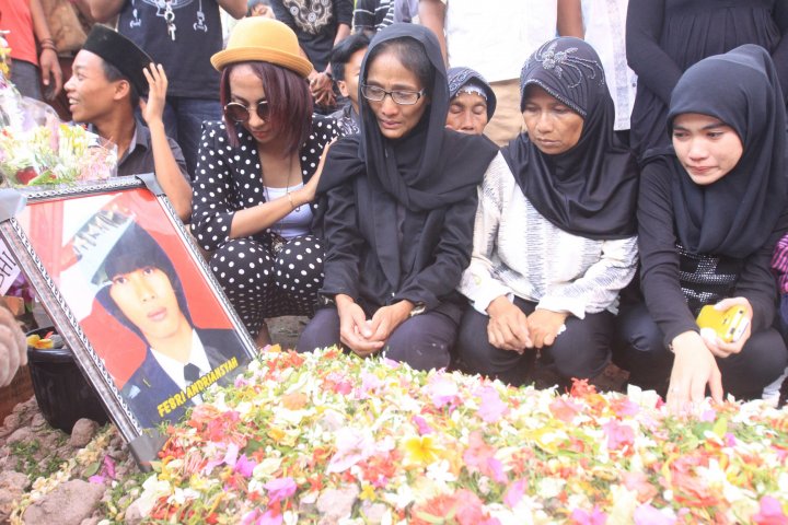 Pemakaman Febri Andriansyah alias Mayang Prasetyo, Foto 17 #1397051 ...
