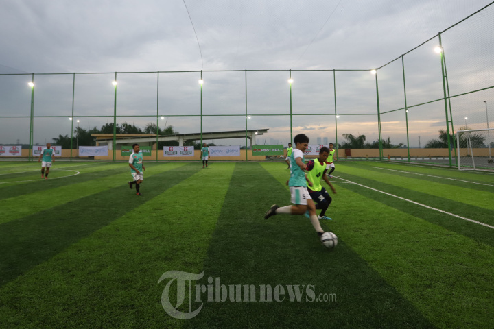 Pemanfaatan Rooftop Mall Jadi Lahan Mini Soccer, Foto 4 #1946812 - TribunNews.com